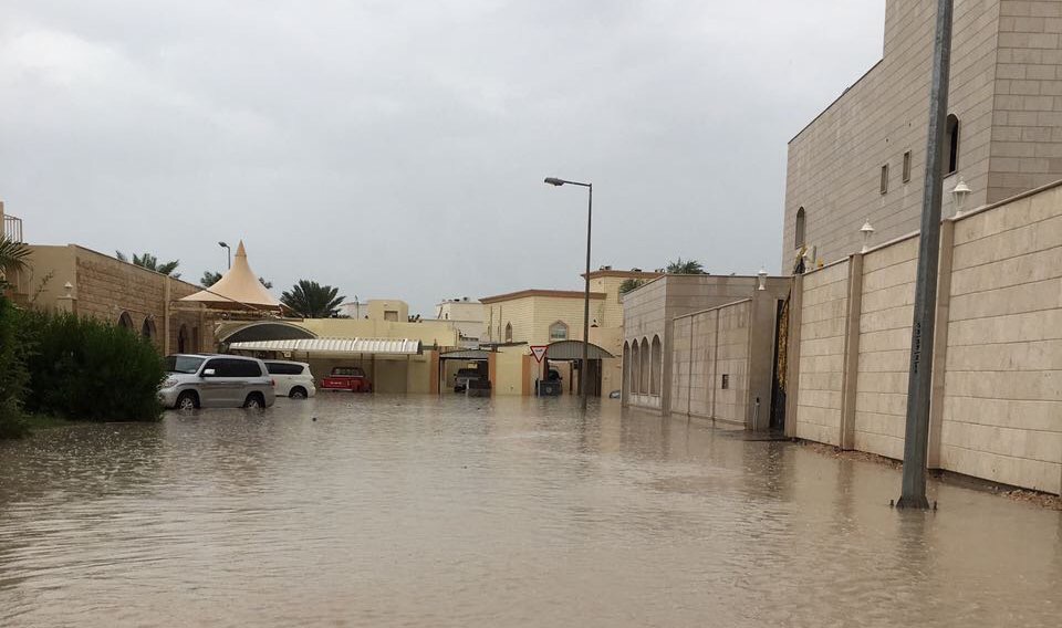 Roads flooded after heavy rains pound #Qatar – MDW Live! News Network